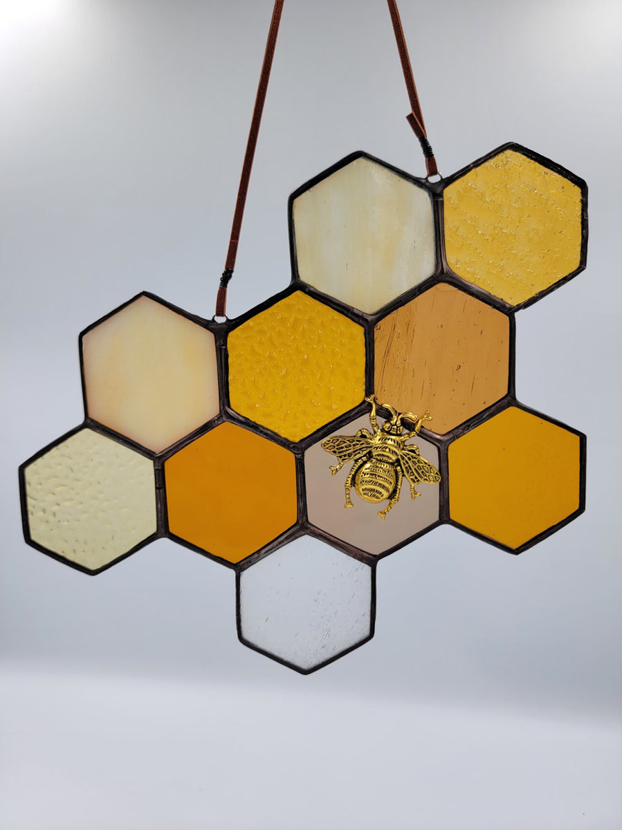 Medium Honeycomb With Bee- D3SG – The Tiny Art Shack
